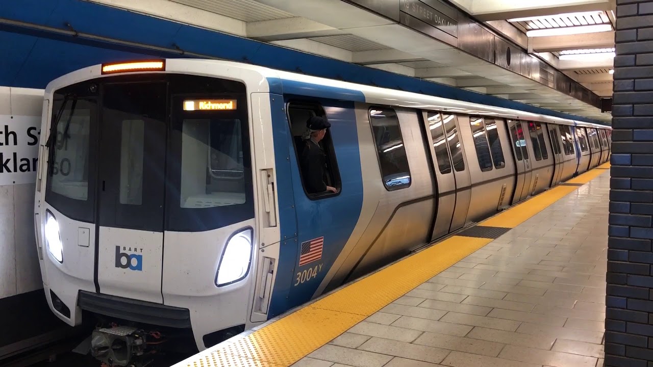 The new 8 car Richmond Bart train at 19th Street Station. - YouTube