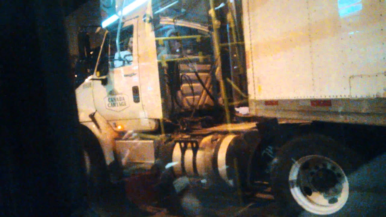 How to Not Make a Left Hand Turn with a Tractor Trailer - YouTube