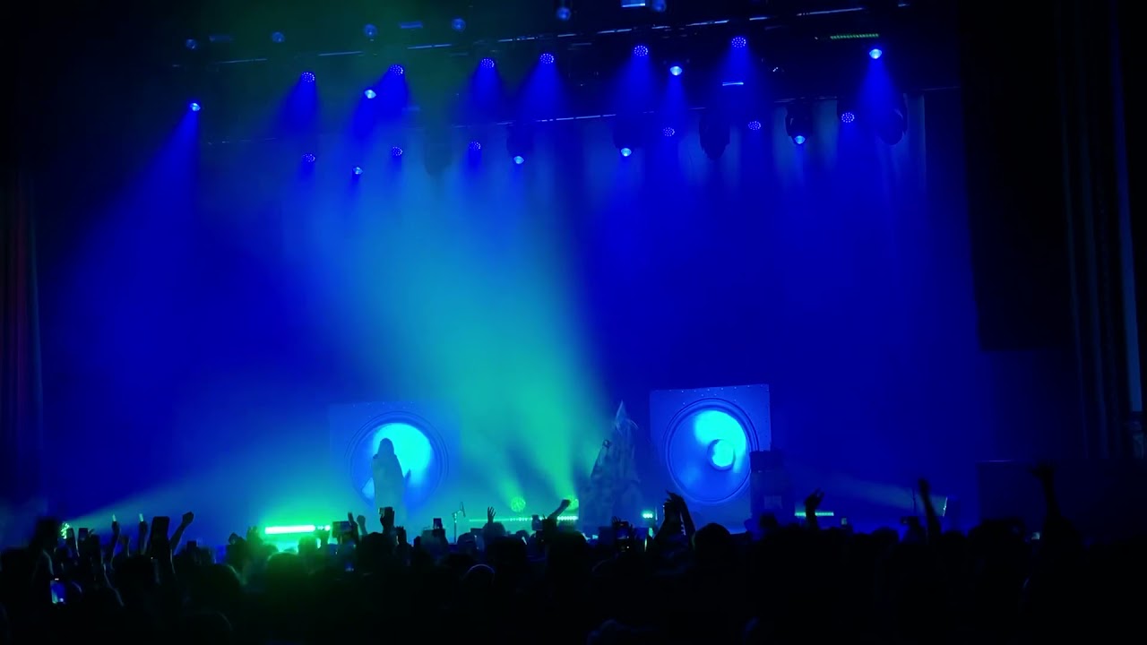 100 Gecs - 1st Song of Tour (Live Oakland) - YouTube