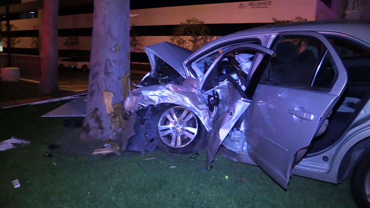 WOMAN EJECTED IN MAJOR ACCIDENT AT BUSY INTERSECTION - YouTube