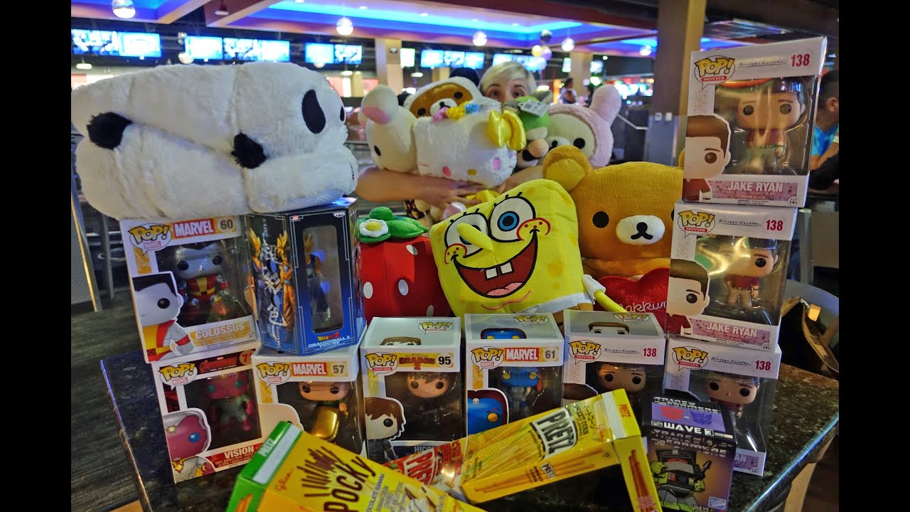 So many UFO catcher wins at Round 1 arcade in Santa Ana! - YouTube