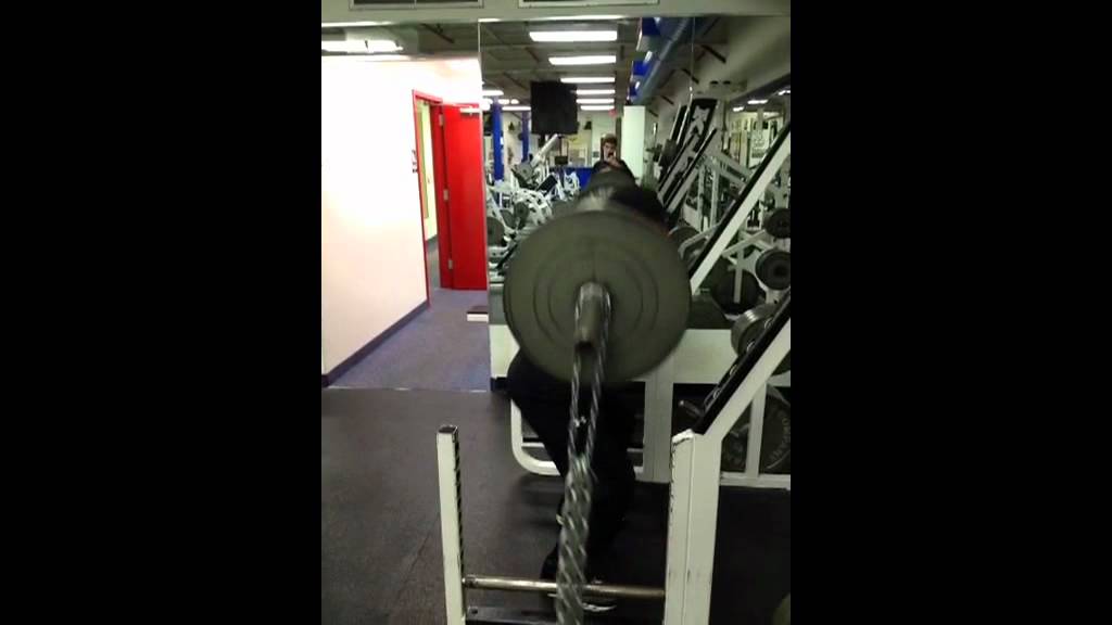 BACK SQUAT WITH CHAINS - YouTube