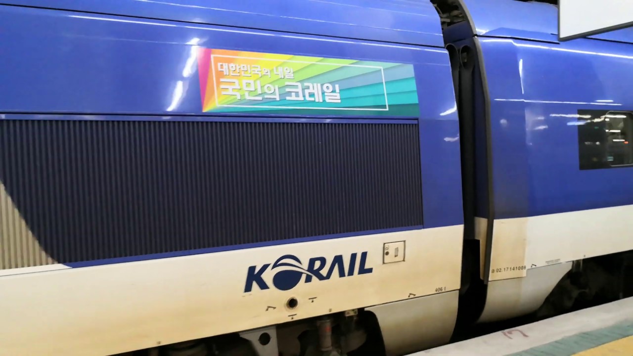 Korean high speed train KTX arriving - YouTube