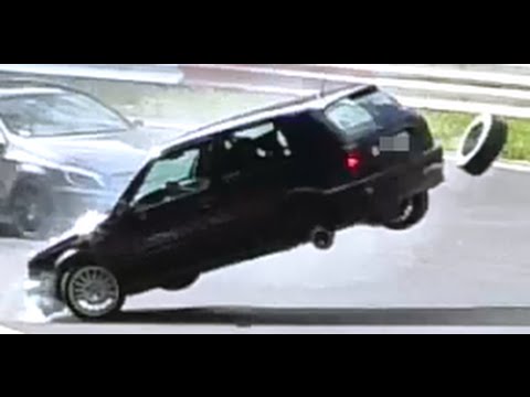 VW Golf Mega FAIL Spin Crash Lost Wheel 27.09.2015 Nordschleife - YouTube