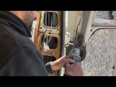 Karavan arka kapı Menteşe tamiri