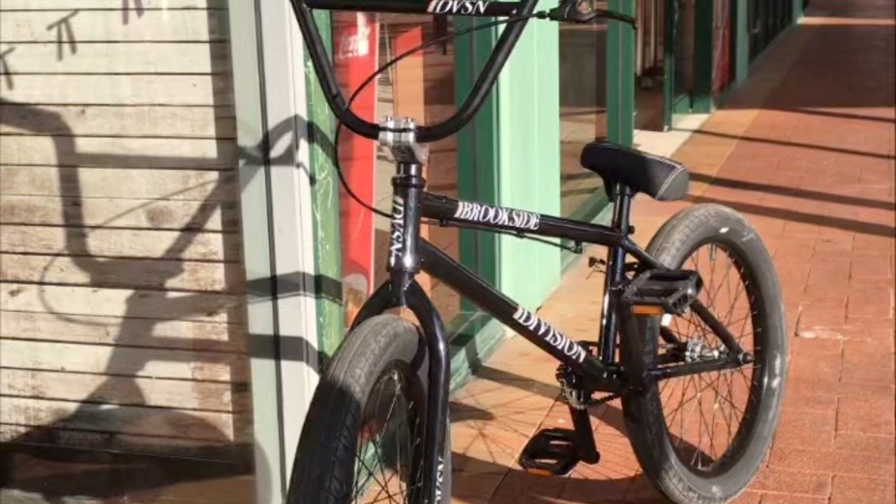 straya skid pigs - YouTube