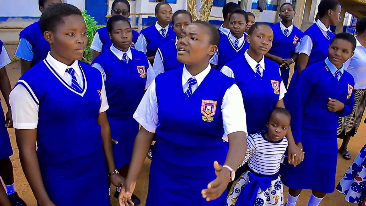 Tombe Girls High School performing live. Perfecting their moves for dvd ...