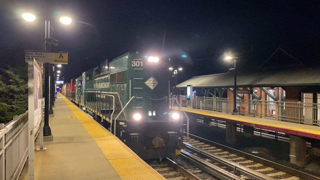 Wednesday’s 78 Car RS81 at Farmingdale led by 301 LHF & Ex - Amtrak ...