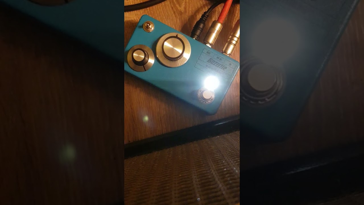 Buzzrite - (Mosrite Fuzzrite clone) BC170 version - YouTube
