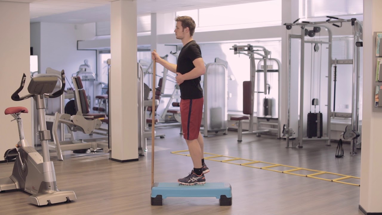 Knie oefening 5 - Step down - YouTube