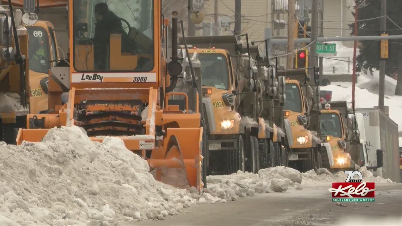Street manager: Sioux Falls crews ready for next round of snow - YouTube