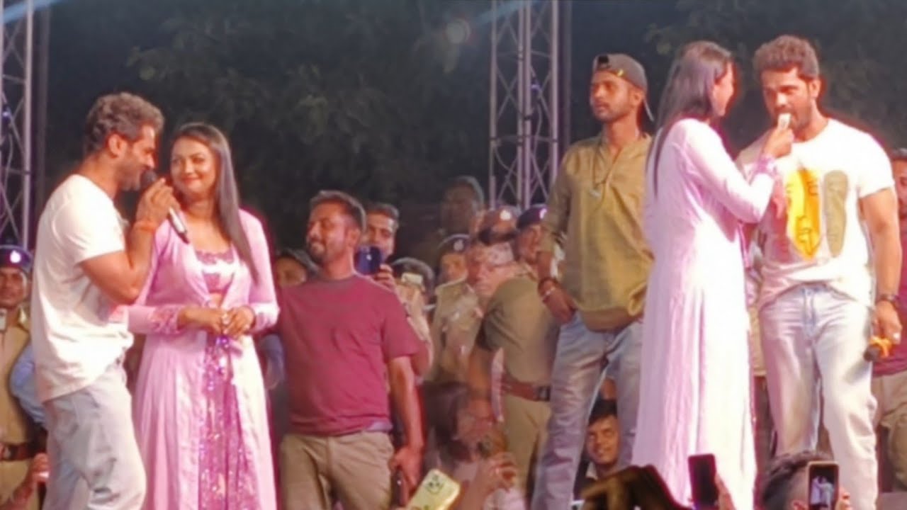 #खेसारी_लाल_यादव को #रक्षा_गुप्ता ने नोट मुंह में धारा दिए गोपालगंज ...