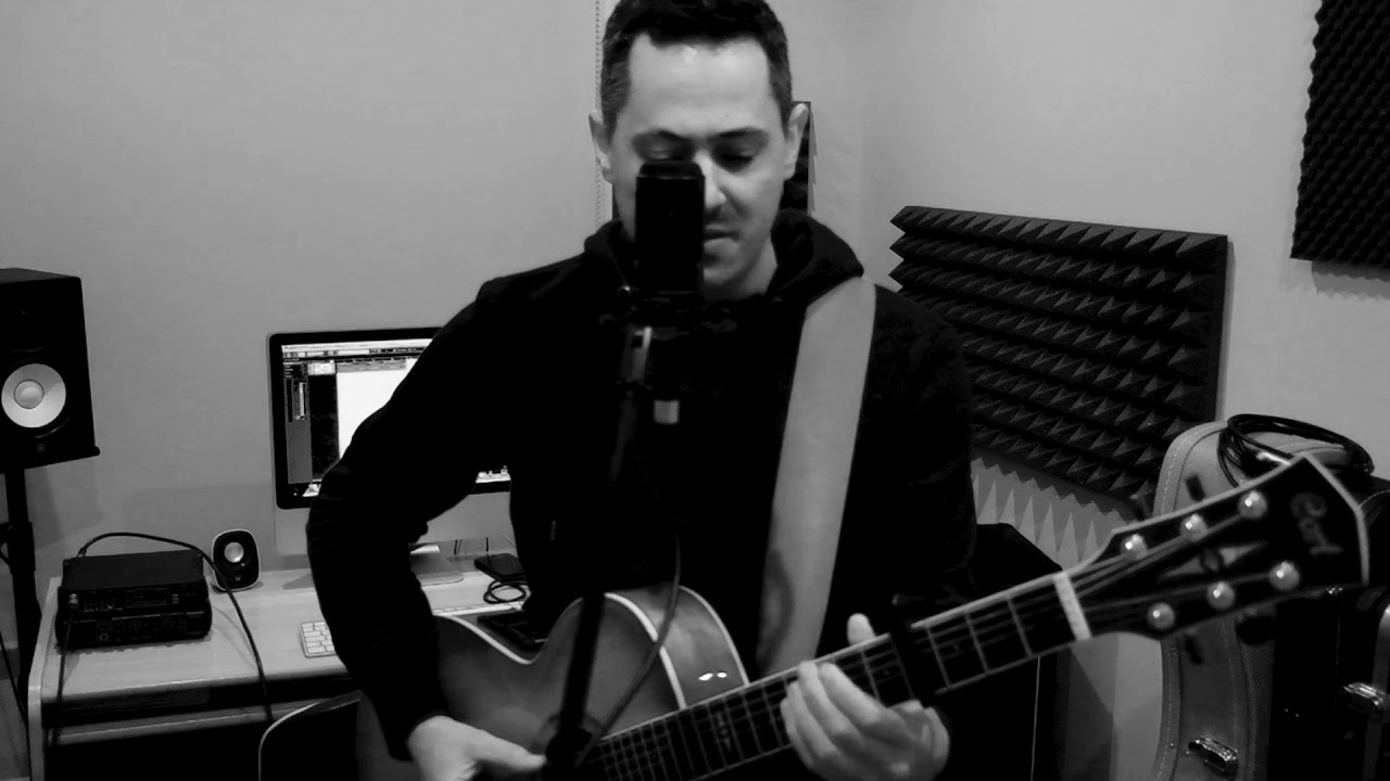 Mike Bramble - Smoke On The Water - Deep Purple (acoustic cover) - YouTube