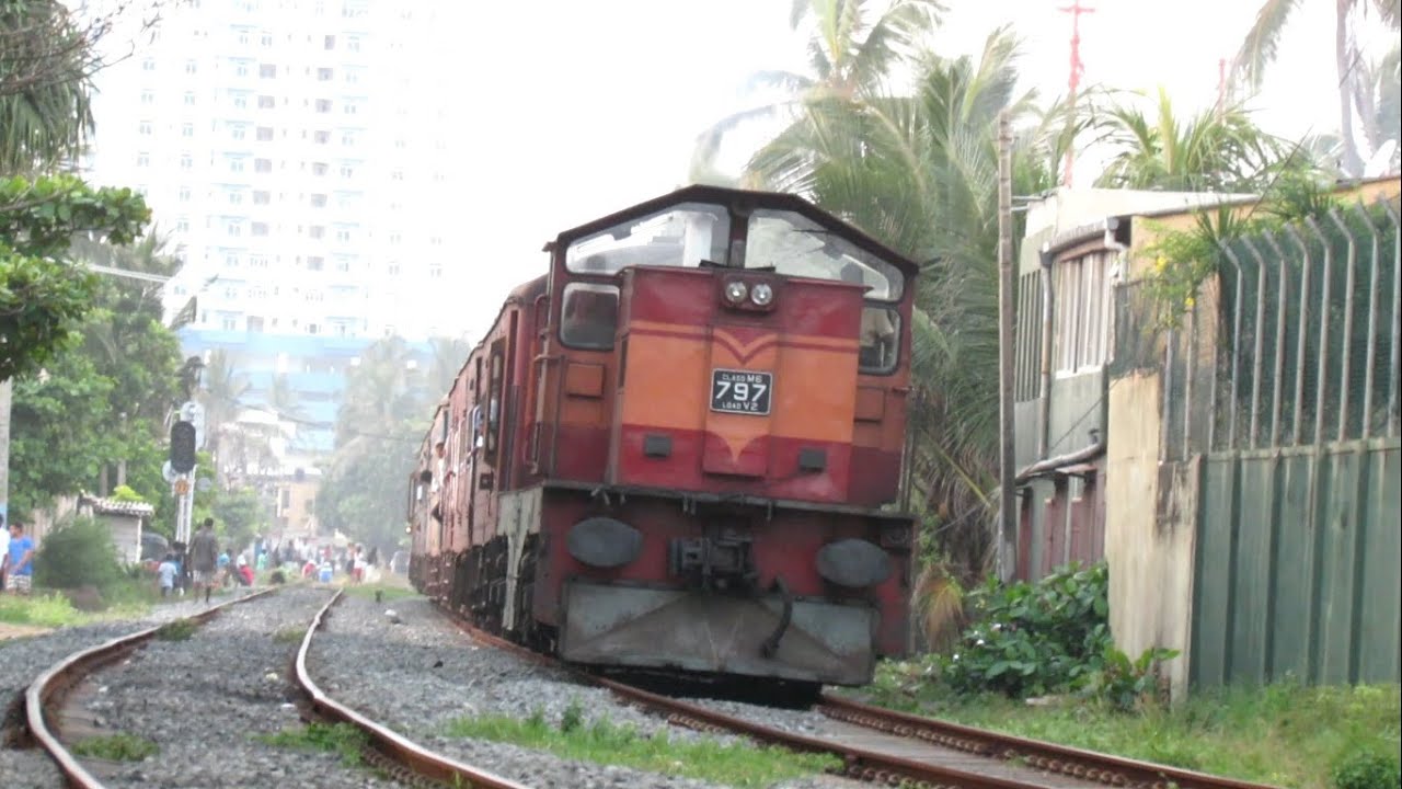 SLR's Class M6 797 passing Mount Lavinia with the Aluthgama Slow train ...
