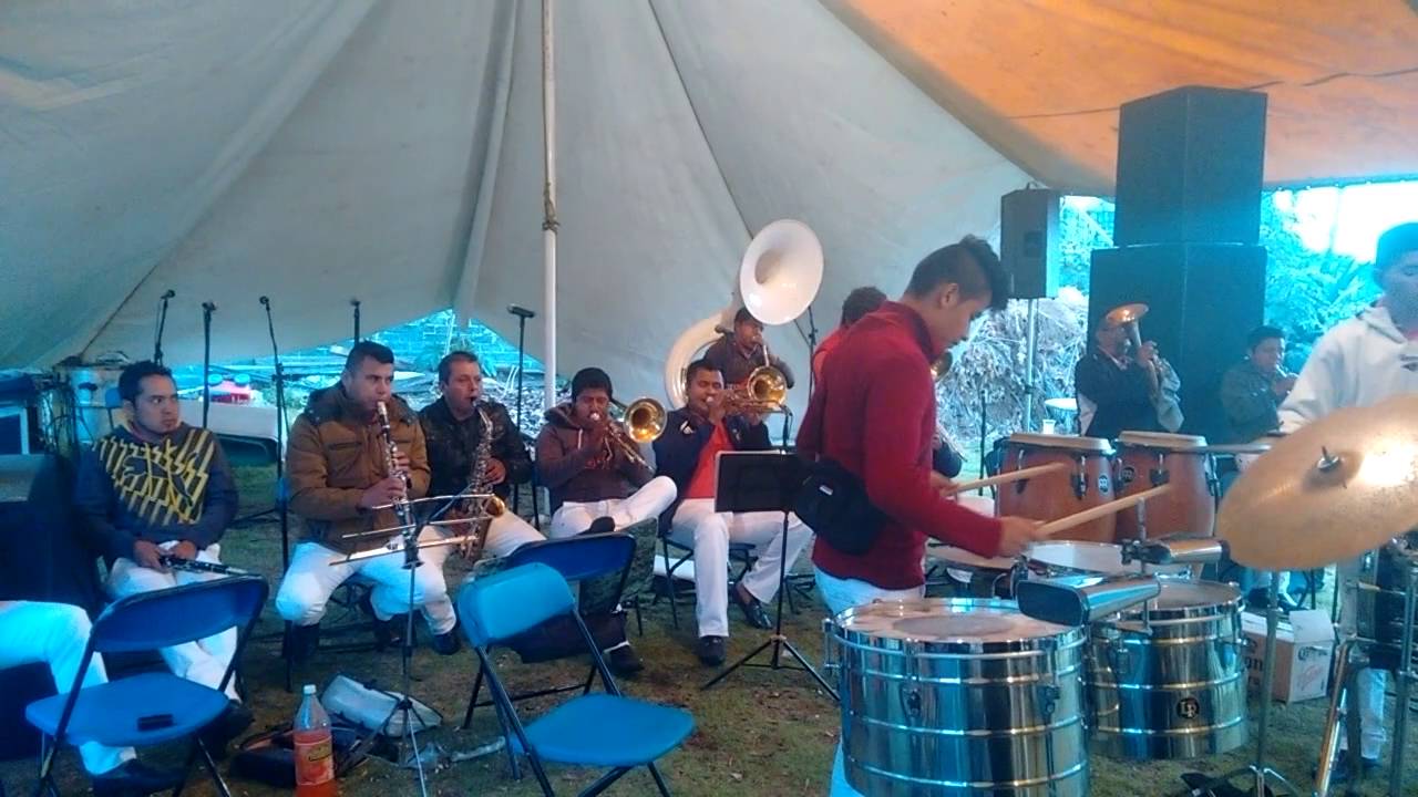 Banda peligro, de zachila, oaxaca, tocando en cdmx - YouTube