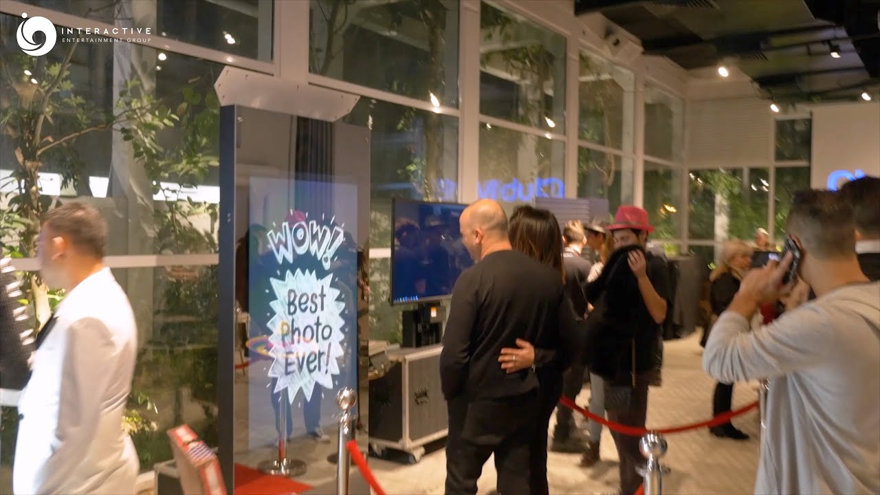 Tower Mirror Photo Booth - YouTube
