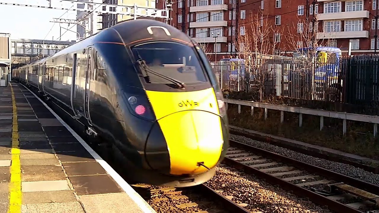 Fast trains on the Great Western Main Line - YouTube