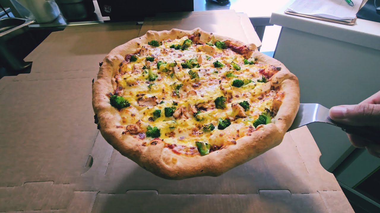 POV/ Work with Speed & Slicing Pizzas 🍕 - YouTube