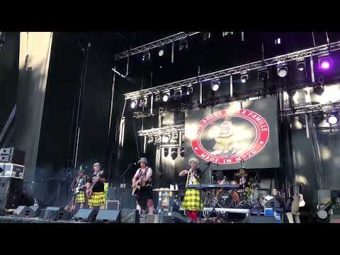 Tante Adèle et la famille Les RAGNAGNAS