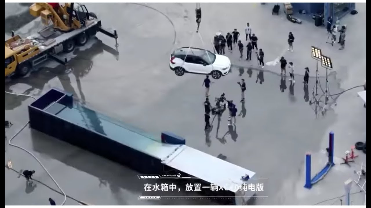 VOLVO XC40 RECHARGE UNDER WATER! - YouTube