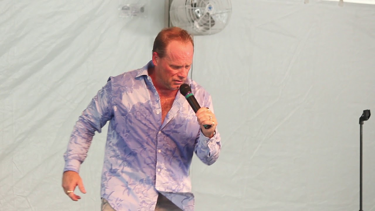 Todd Bodenheimer sings "Something' Elvis Week 2017 - YouTube