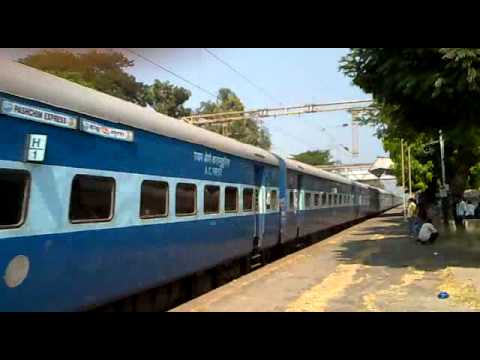 Super Fast Train at Udvada.mp4 - YouTube
