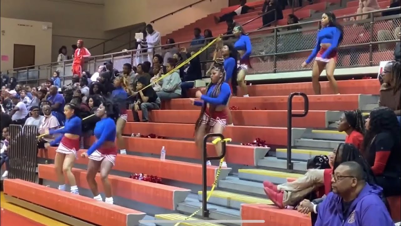 Tw Andrews vs Dudley High Cheer ( CODE RED game) - YouTube