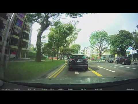 SLJ4883Y abrupt lane change without signal, inconsiderate driving - YouTube