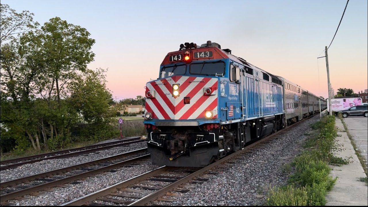 METX 143 Departs Woodstock Metra Station With Mars Light + Hornshow! (9 ...