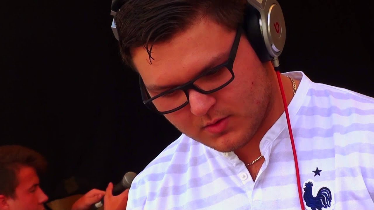 RJR / Les DJs RJR Club mixent au parc de champagne - YouTube