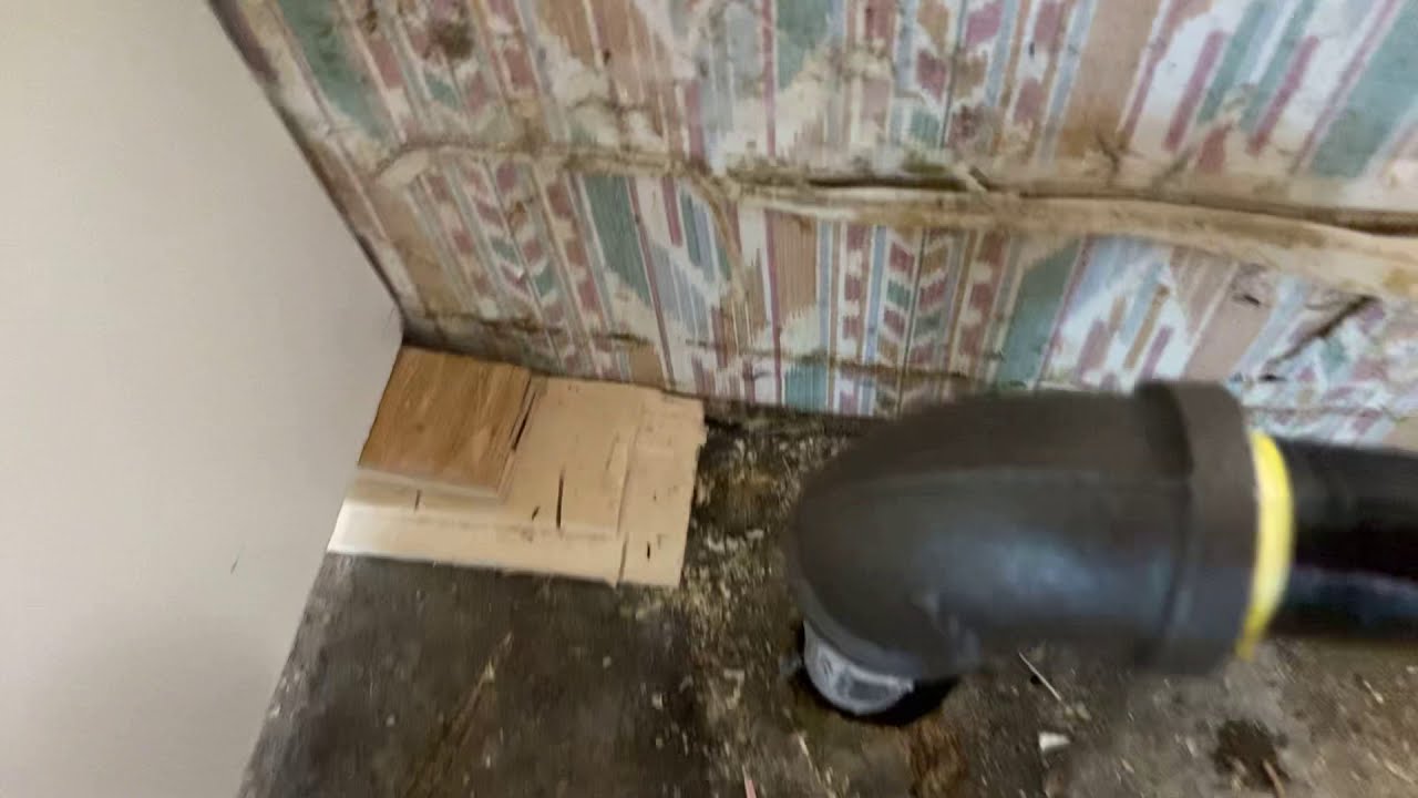 How to install gas pipe in tight spaces under flooring pt:2 - YouTube