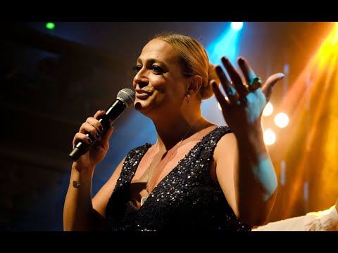 AYTA SÖZERİ - Umrumda Değil (Serdar Ortaç cover) (Konser/Canlı) @Antalya Park