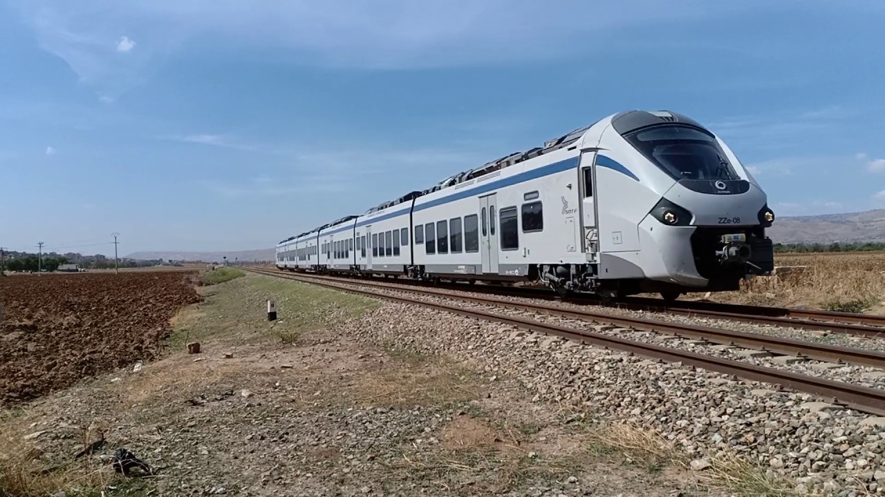 SNTF : passage du train OA Oran - Alger - YouTube