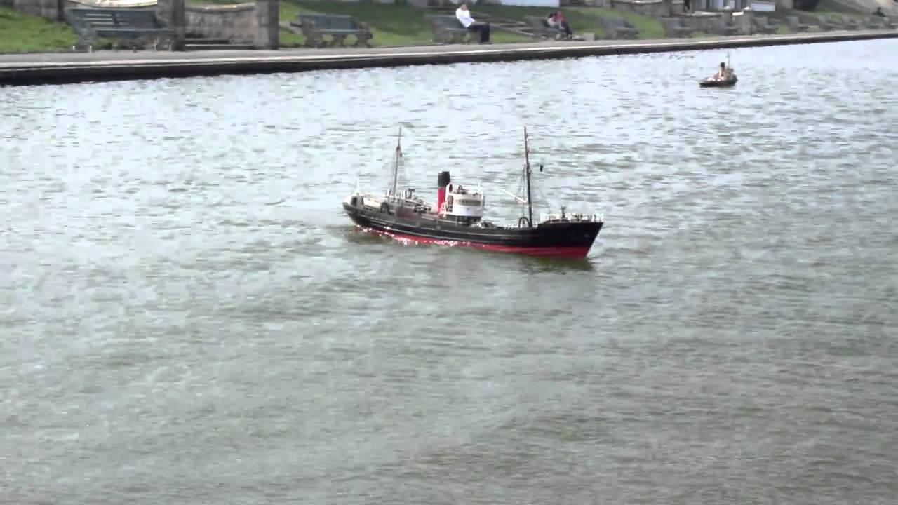 rc fishing boat boston typhoon - YouTube
