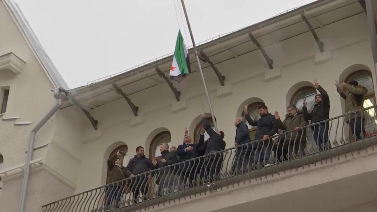 Opposition flag raised at Syrian embassy in Moscow - YouTube