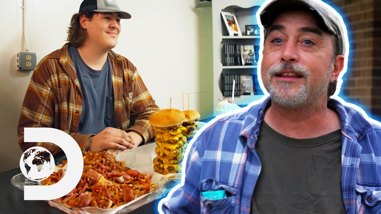 Tickle's Burger Challenge Has Its First Challenger! | Moonshiners - YouTube
