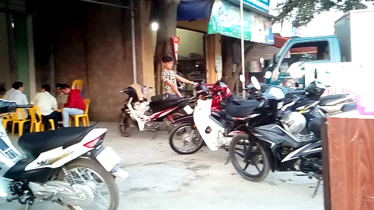 Khóc thầm | cover ca sĩ hát rong quang đạo - hát một nửa bài - YouTube