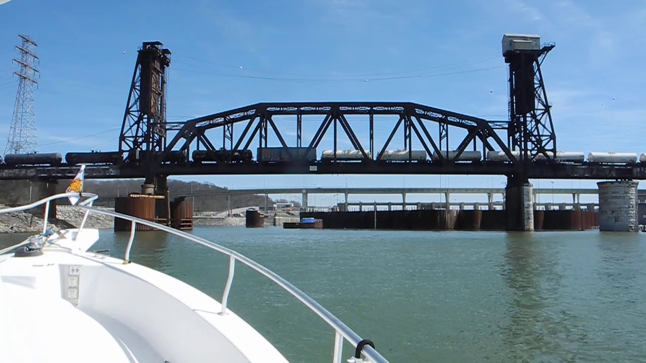 Entering Chickamauga Lock - YouTube