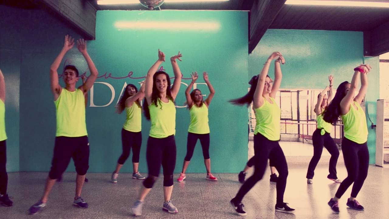 Mas Macarena - Zumba con Lau - Fusion Danza - YouTube