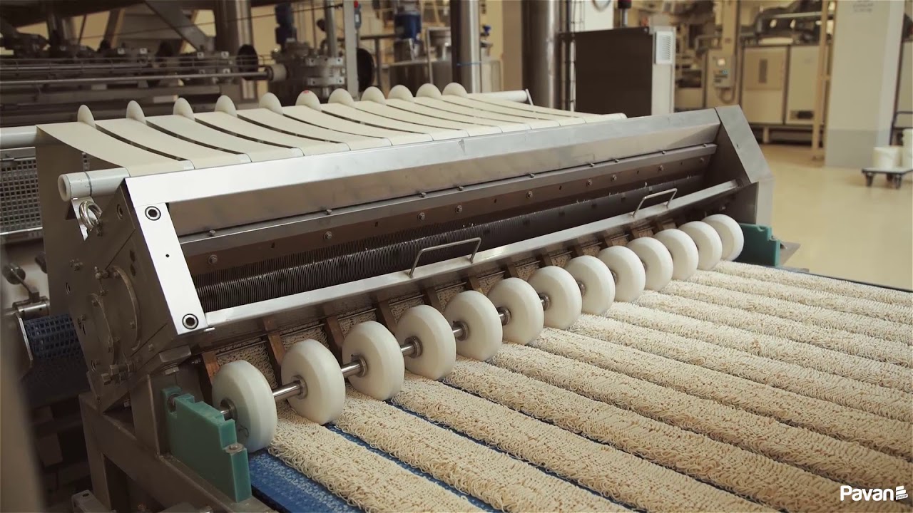 GEA Pavan インスタント麺製造ライン 「PRO Noodles RIESA」 製麺工程は1”00’頃から始まります。 - YouTube