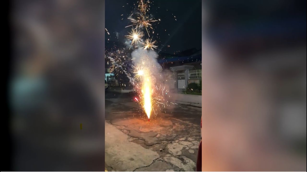 Dragon Fireworks - Dragon's Fortune Fountain - YouTube