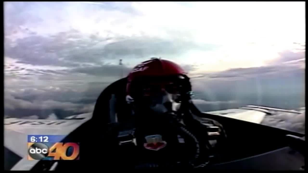 2004: Ray flights with the Air Force Thunderbirds - YouTube