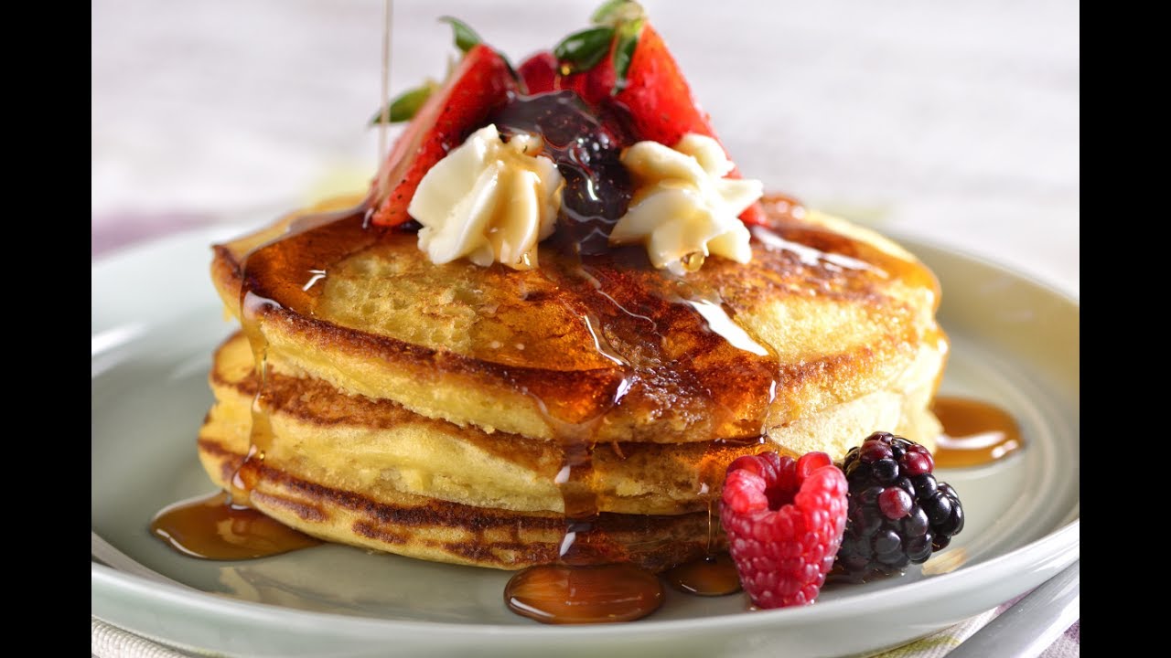 Hot Cakes Clásicos con Frutos Rojos - YouTube