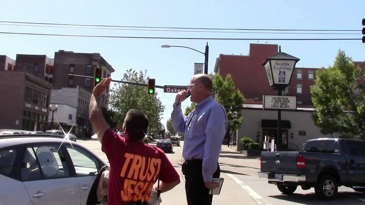 Everett WA 6/13/15 Open Air Street Preaching xfinity Arena Graduation ...