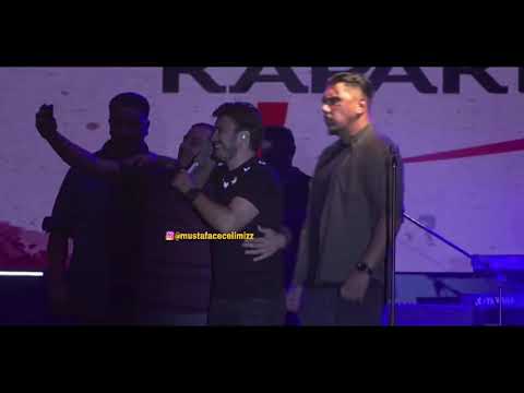 mustafa ceceli konserinde komik anlar yaşandı…öpme öpme artık o kadar da değil 😂