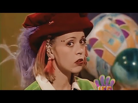 Hi-5: Kellie Pretends to be a Prince Who Rescues the Princess - YouTube