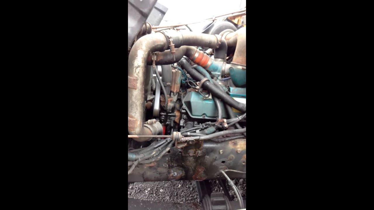 International T444E 2001 195hp - YouTube