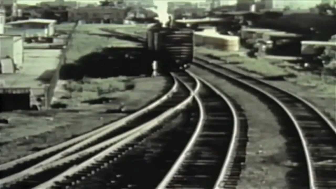 NORFOLK & WESTERN RAILROAD FAST FREIGHT ACTION! - YouTube