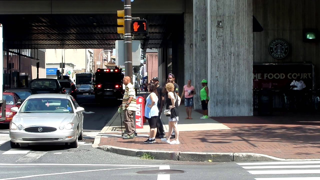 PFD Pipeline 20 And Ladder 290 Responding - YouTube