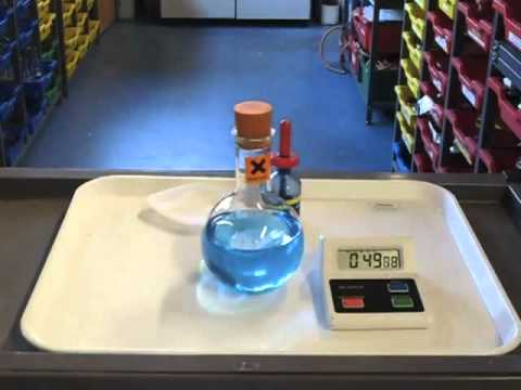 Blue-bottle reaction (Oscillating reaction) - YouTube
